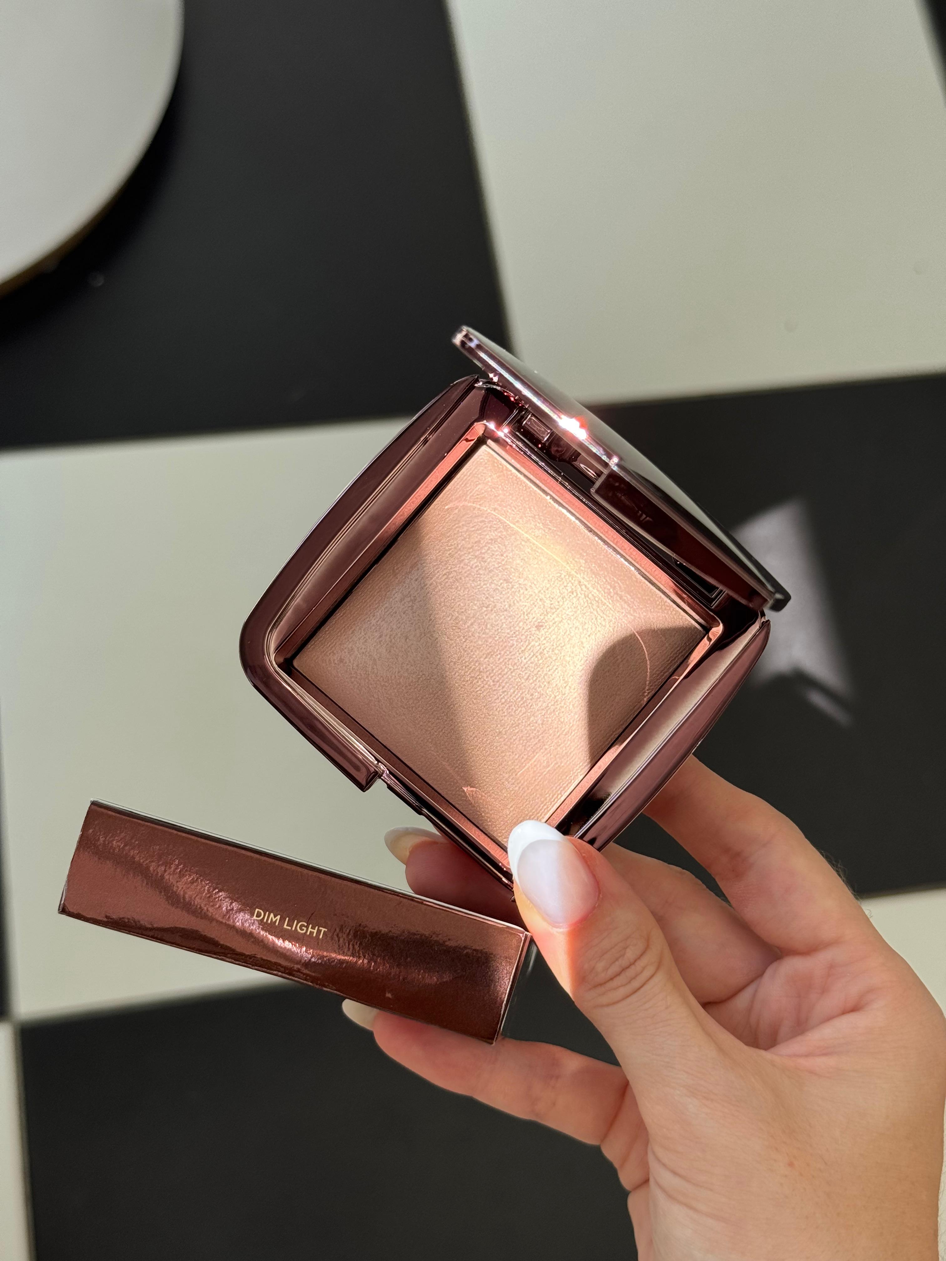 HOURGLASS Ambient Lighting Powder - Dim Light – Paris Parfumerie Cosmétique